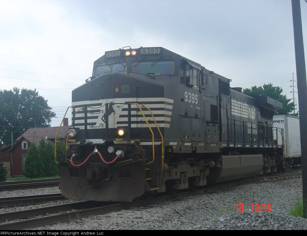 NS 263 roadrailer train to Sandusky